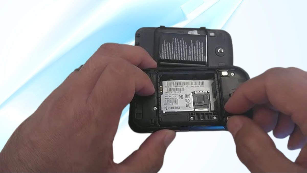 How to Transfer Contacts From a Kyocera Flip Phone?