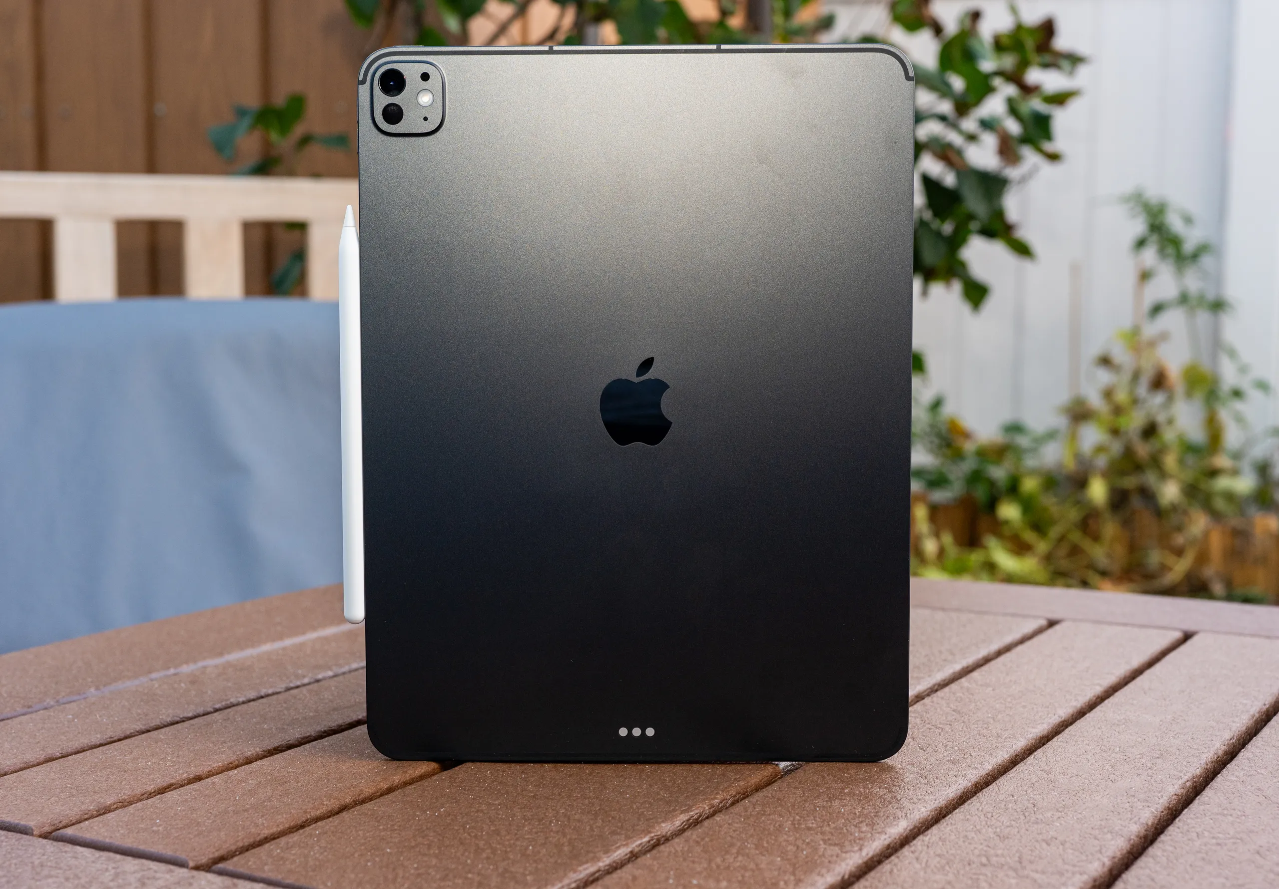 iPad Pro 2025 – Power, Display & Apple Intelligence